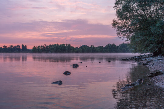 Wasserpegel bilder – Bläddra bland 631 stockfoton, vektorer och videor ...