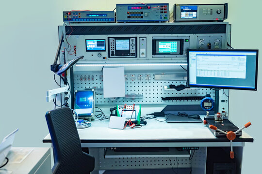 "Electronics Technician" Images – Browse 1,813 Stock Photos, Vectors ...