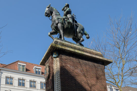 DIE 198 BESTEN BILDER, STOCK-FOTOS UND -VEKTORGRAFIKEN ZU „Standbeeld ...