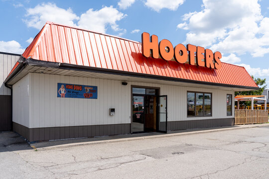 Hooters Restaurant Building