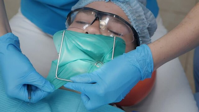 Kofferdam bilder – Bläddra bland 958 stockfoton, vektorer och videor ...