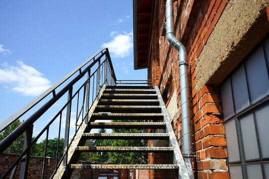 รูปภาพFabrikfenster – เลือกดูภาพถ่ายสต็อก เวกเตอร์ และวิดีโอ229 | Adobe ...
