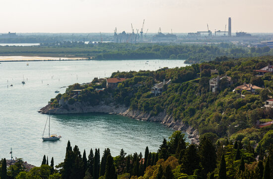 Monfalcone Bilder – Durchsuchen 259 Archivfotos, Vektorgrafiken und ...