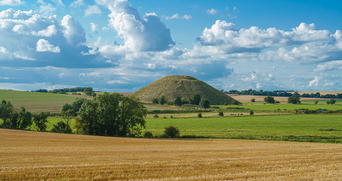 " "Silbury Hill Images – Browse 162 Stock Photos, Vectors, and Video ...