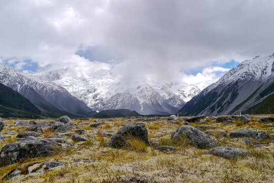 Trogtal Bilder – Durchsuchen 1,725 Archivfotos, Vektorgrafiken und ...