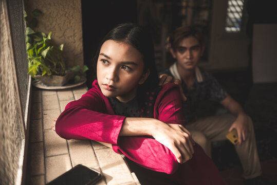 Sad Couple"」の写真素材 | 196件の無料イラスト画像 | Adobe Stock