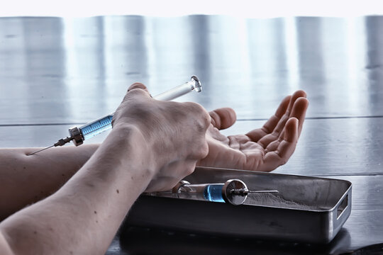 「Self-Injection」の写真素材 | 139件の無料イラスト画像 | Adobe Stock