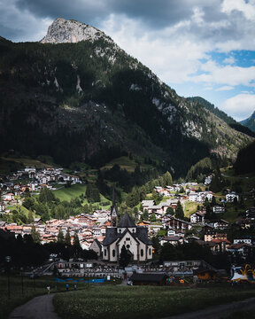 Moena Bilder – Durchsuchen 12,252 Archivfotos, Vektorgrafiken und ...