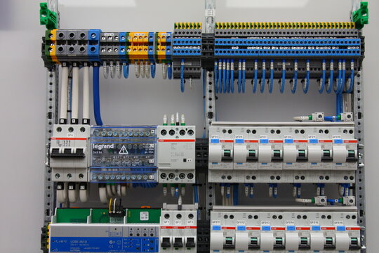 Hauptverteiler Bilder – Durchsuchen 674 Archivfotos, Vektorgrafiken und ...