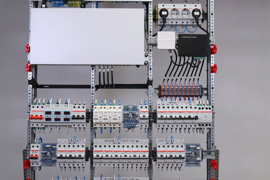 Hauptverteiler Bilder – Durchsuchen 675 Archivfotos, Vektorgrafiken und ...