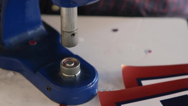 "Punching Machine" 影像 – 瀏覽 508 個素材庫相片、向量圖和影片 | Adobe Stock