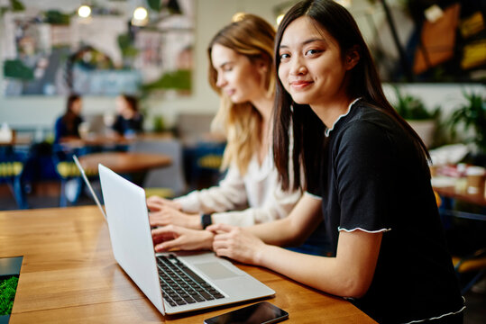 รูปภาพGroupmate – เลือกดูภาพถ่ายสต็อก เวกเตอร์ และวิดีโอ3,862 | Adobe Stock
