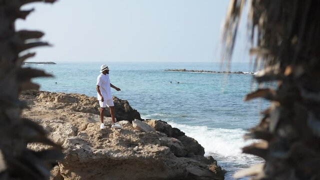 "Throwing Rocks"-Bilder: Stock-Fotos & -Videos. | Adobe Stock