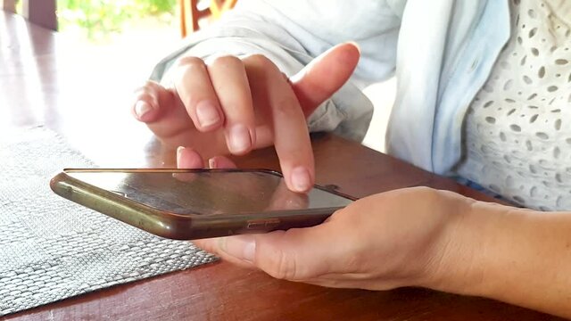 Android Phone On Table Images – Browse 11,232 Stock Photos, Vectors ...