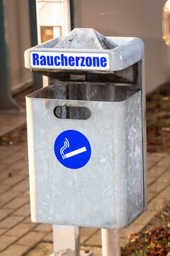 Raucherzone bilder – Bläddra bland 284 stockfoton, vektorer och videor ...