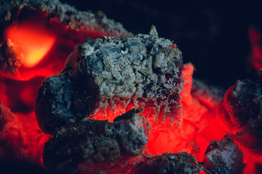 รูปภาพSmoldering – เลือกดูภาพถ่ายสต็อก เวกเตอร์ และวิดีโอ27,101 | Adobe ...