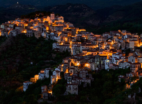 Rivello Bilder – Durchsuchen 213 Archivfotos, Vektorgrafiken und Videos ...