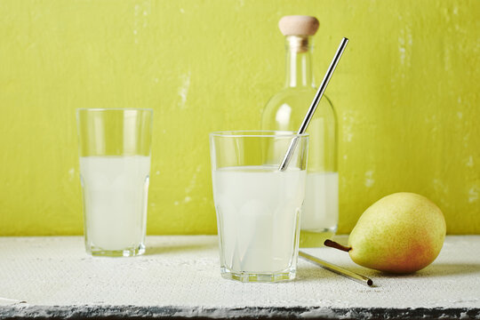 Birnenschnaps Bilder – Durchsuchen 1,974 Archivfotos, Vektorgrafiken ...