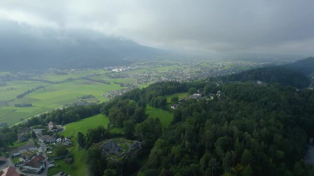Schellenberg Bilder – Durchsuchen 492 Archivfotos, Vektorgrafiken und ...