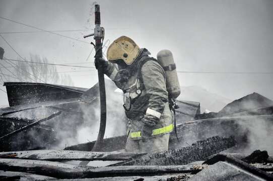 "Wall Of Fire" Bilder – Durchsuchen 368 Archivfotos, Vektorgrafiken und ...