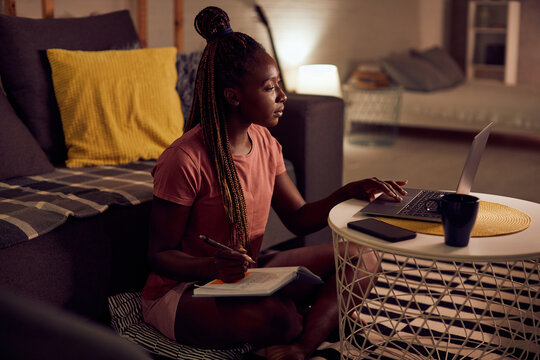 Abendstudium Bilder – Durchsuchen 21,771 Archivfotos, Vektorgrafiken ...