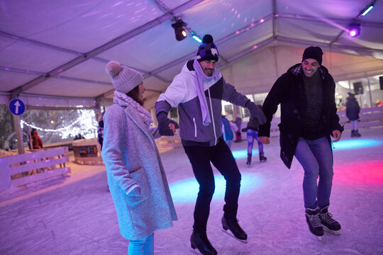 Ice Rink Bilder – Durchsuchen 86,245 Archivfotos, Vektorgrafiken und ...