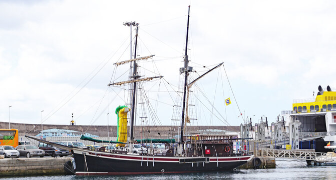 Segelklappen Bilder – Durchsuchen 1,077 Archivfotos, Vektorgrafiken und ...