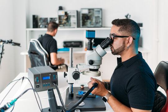 "Technical Specialist" Images – Browse 4,265 Stock Photos, Vectors, and ...