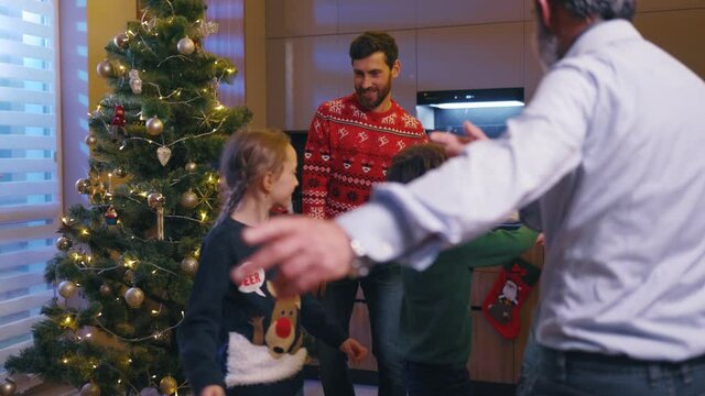 Family 5 Member Images – Browse 352 Stock Photos, Vectors, and Video ...