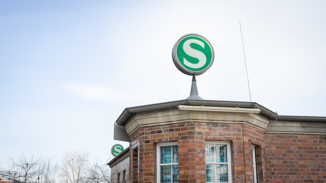 S-Bahn-Logo 影像 – 瀏覽 88 個素材庫相片、向量圖和影片 | Adobe Stock