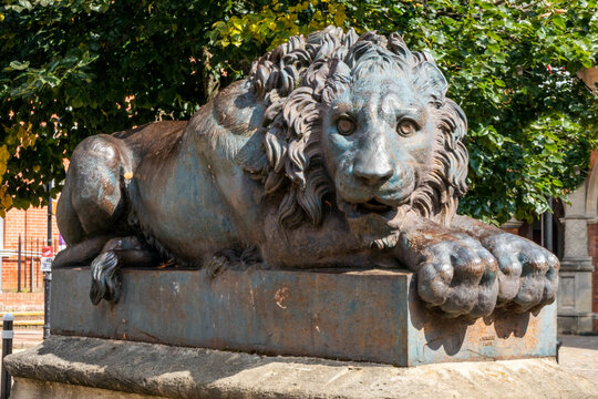 Lion Statue"」の写真素材 | 1,035件の無料イラスト画像 | Adobe Stock