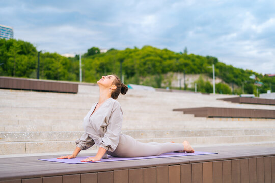 Yogini Bilder – Durchsuchen 5,529 Archivfotos, Vektorgrafiken und ...