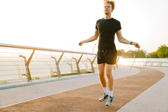 Jumping-Rope-Bilder: Stock-Fotos & -Videos. | Adobe Stock