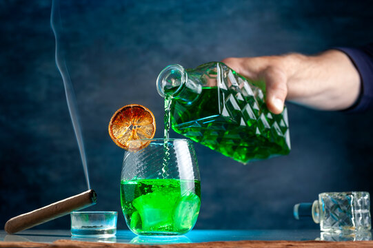 LAS 21,960 MEJORES IMÁGENES, FOTOS DE ARCHIVO Y VECTORES DE Engullir ...