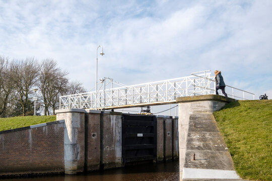 Luchtsluis Bilder – Durchsuchen 12 Archivfotos, Vektorgrafiken und ...