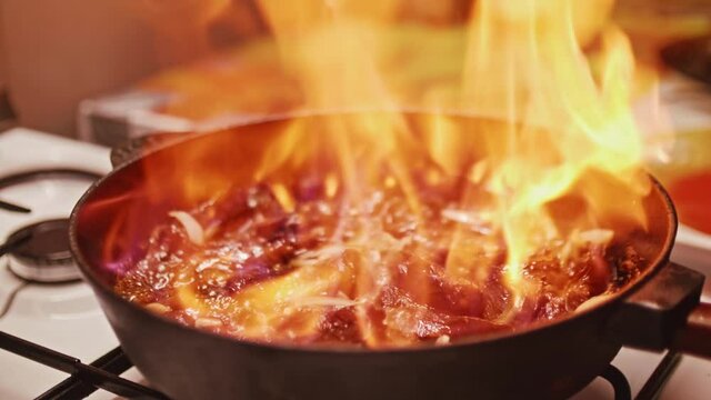 Flambe 이미지 – 찾아보기 7,947 스톡 사진, 벡터 및 비디오 | Adobe Stock