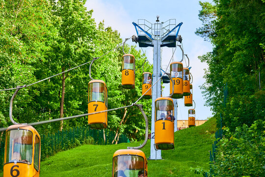 รูปภาพTelecabin – เลือกดูภาพถ่ายสต็อก เวกเตอร์ และวิดีโอ298 | Adobe Stock