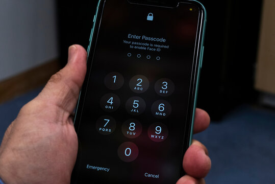 Iphone Dial Screen Images – Browse 322 Stock Photos, Vectors, and Video ...