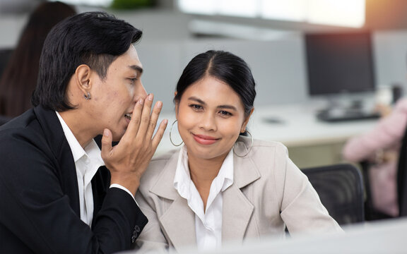 「Gossiper」の画像 - 1,300 件の Stock 写真、ベクターおよびビデオ | Adobe Stock