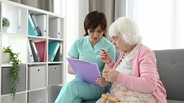 Elderly Signing Papers Images – Browse 7,975 Stock Photos, Vectors, and ...
