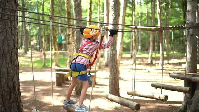 "Rope Crossing"-Bilder: Stock-Fotos & -Videos. | Adobe Stock