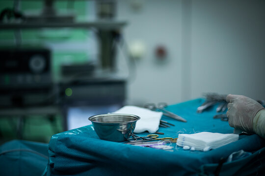 Afbeeldingen over "Operating Table" – Blader in stockfoto's, vectoren ...