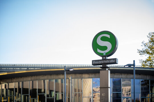 S-Bahn-Logo 影像 – 瀏覽 88 個素材庫相片、向量圖和影片 | Adobe Stock