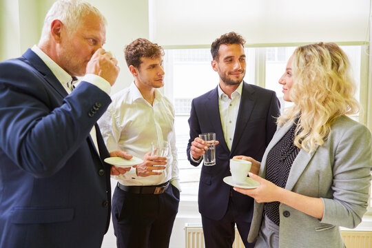 "Small Talk" Bilder – Durchsuchen 41,634 Archivfotos, Vektorgrafiken ...