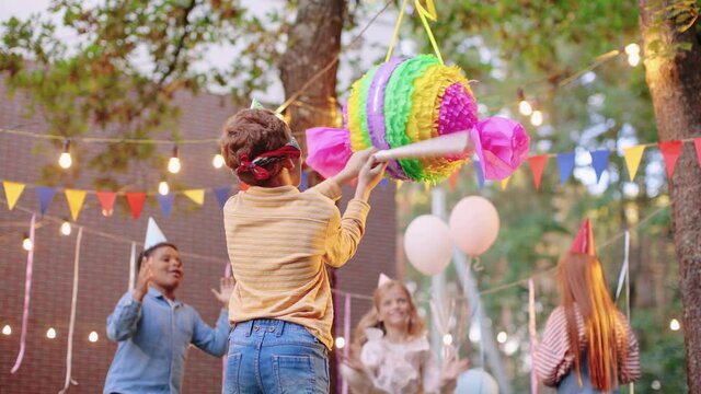 Obrázky Pinata – procházejte fotografie, vektory a videa 10,974 | Adobe ...