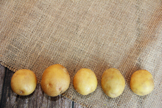 "Round Potatoes" 影像 – 瀏覽 26 個素材庫相片、向量圖和影片 | Adobe Stock