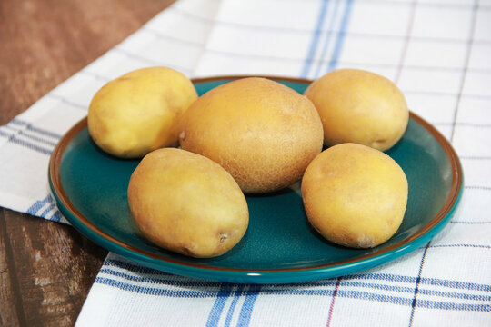 "Round Potatoes" 影像 – 瀏覽 26 個素材庫相片、向量圖和影片 | Adobe Stock