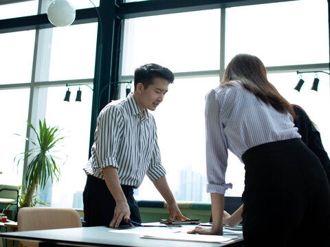 Imágenes de Relator: descubre bancos de fotos, ilustraciones, vectores ...