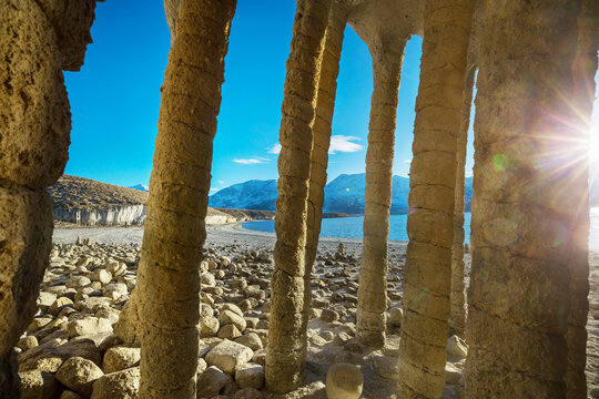 "Crowley Lake Columns" - Images et vidéos libres de droits | Adobe Stock