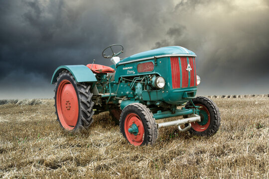 Traktor Images – Browse 22,266 Stock Photos, Vectors, and Video | Adobe ...